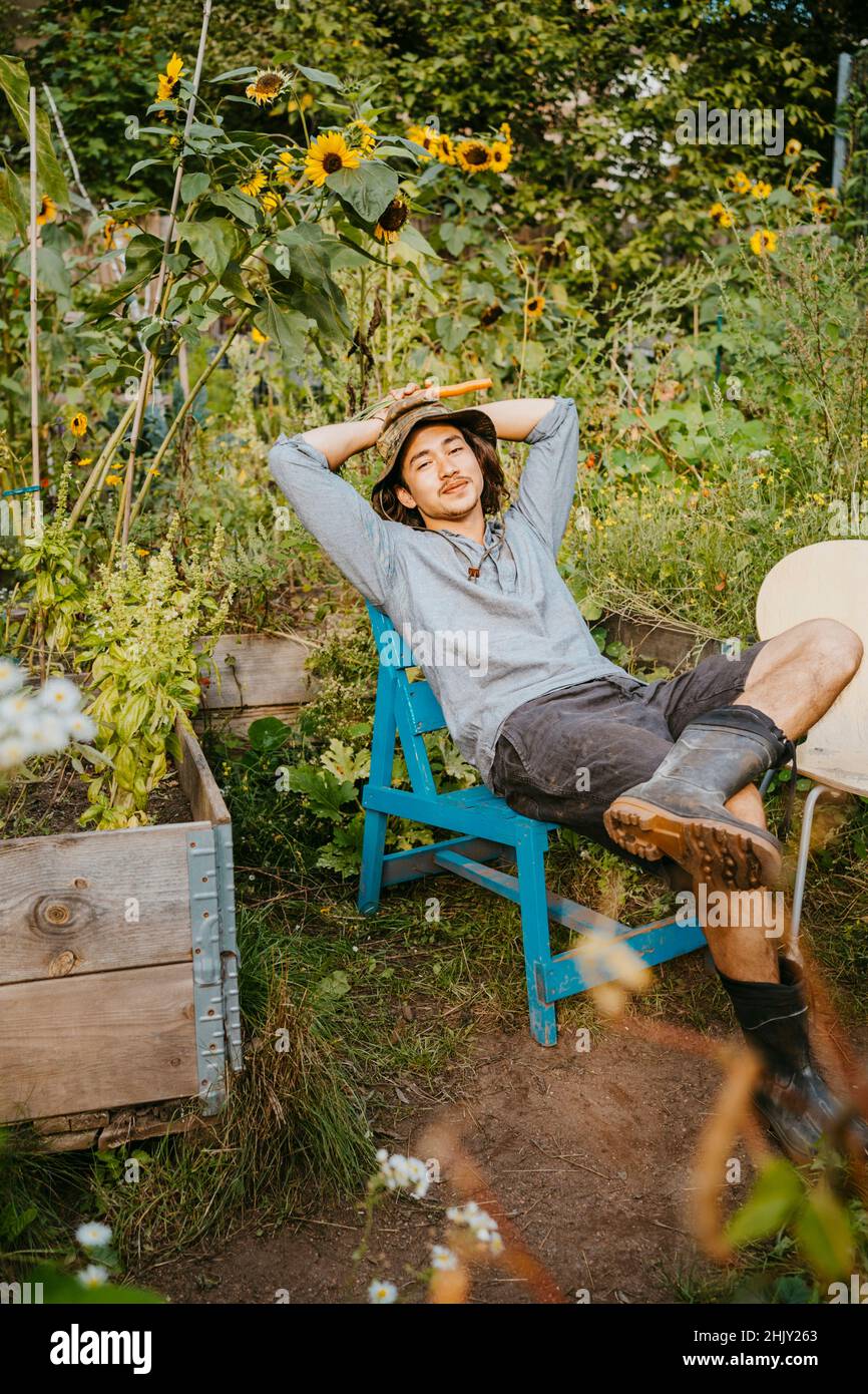 Farmer sitting in chair hi-res stock photography and images - Alamy