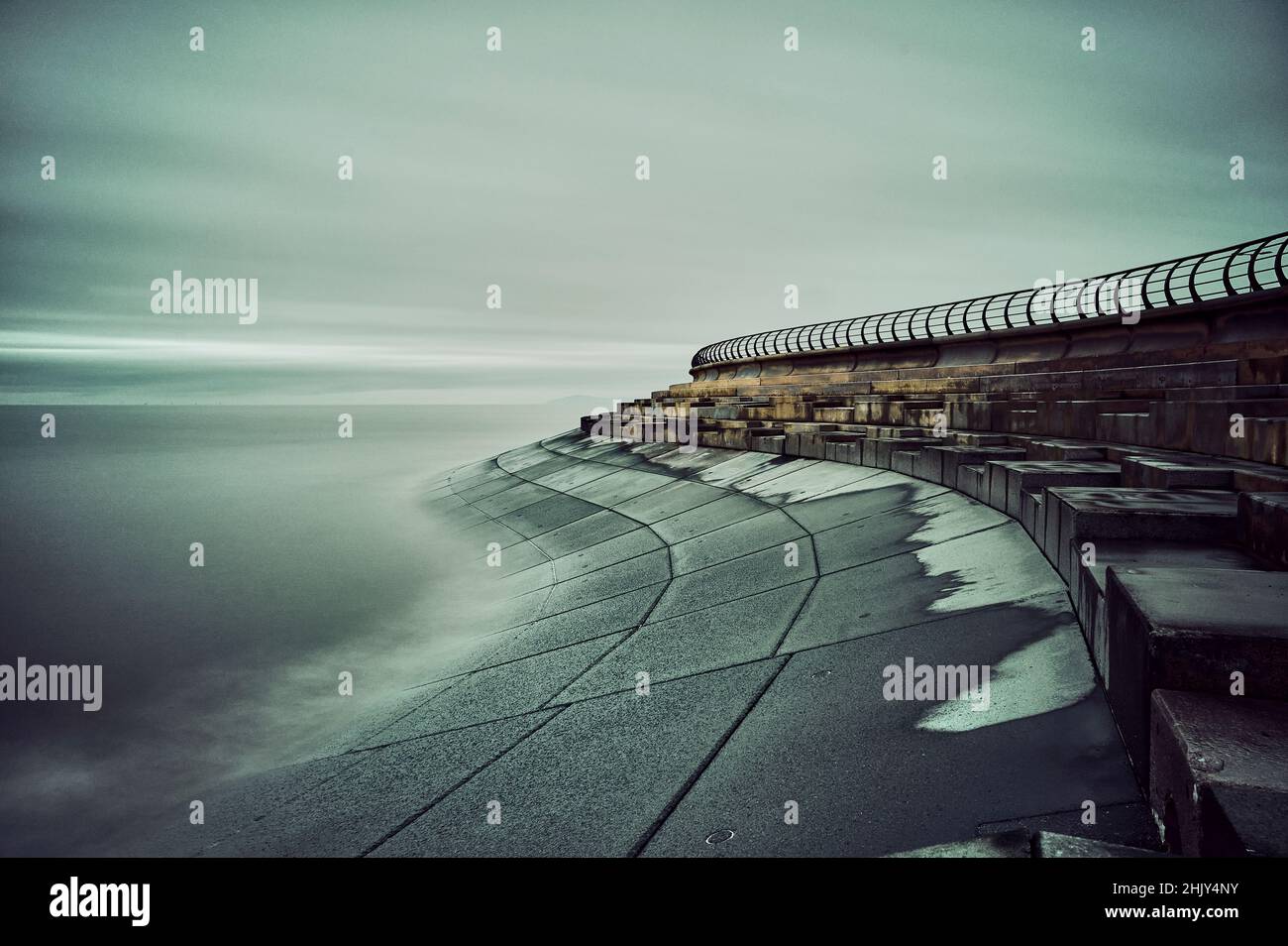Curved sea wall uk hi-res stock photography and images - Alamy