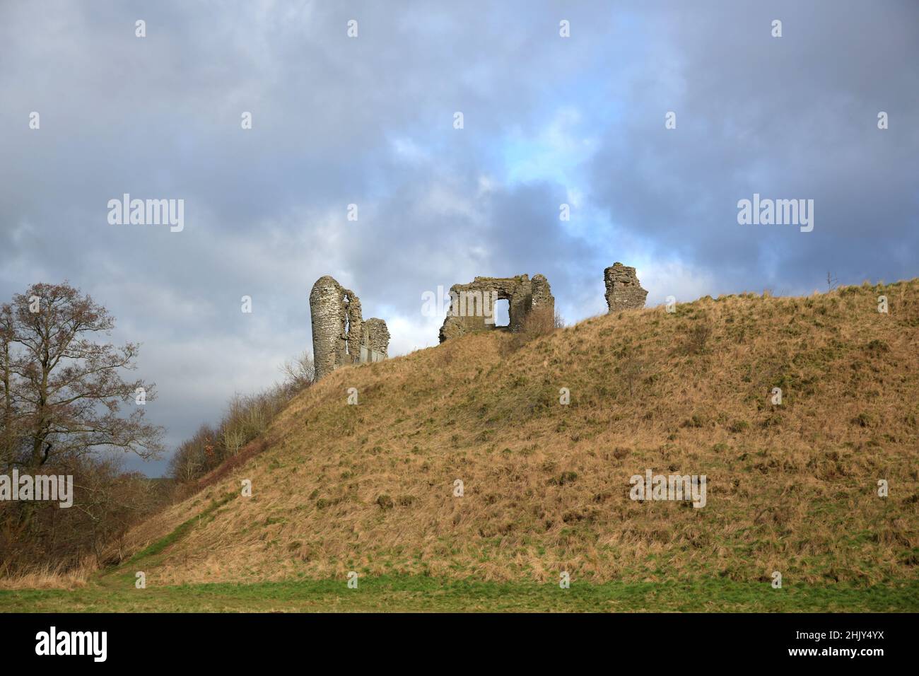 The ruins of Clun castle, Clun, Shropshire, England, UK Stock Photo - Alamy