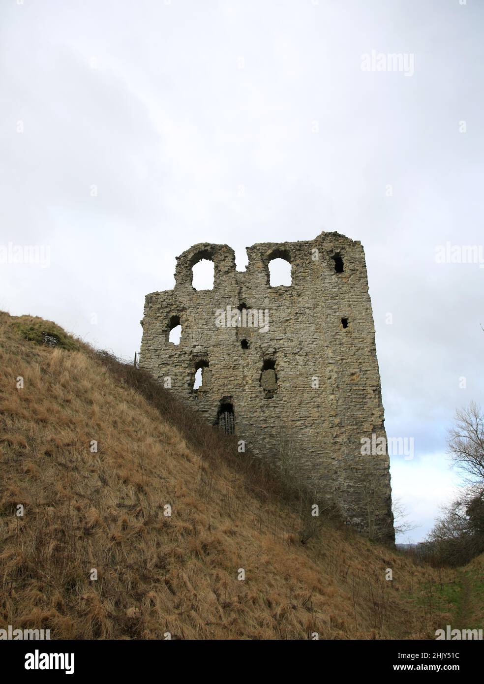 The ruins of Clun castle, Clun, Shropshire, England, UK Stock Photo - Alamy