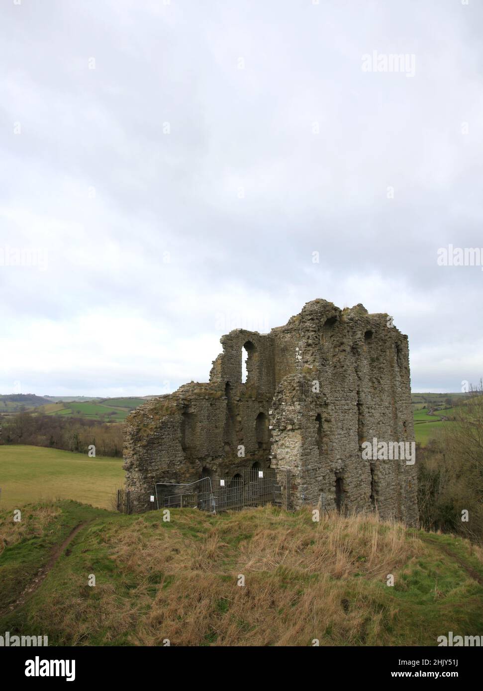 The ruins of Clun castle, Clun, Shropshire, England, UK Stock Photo - Alamy