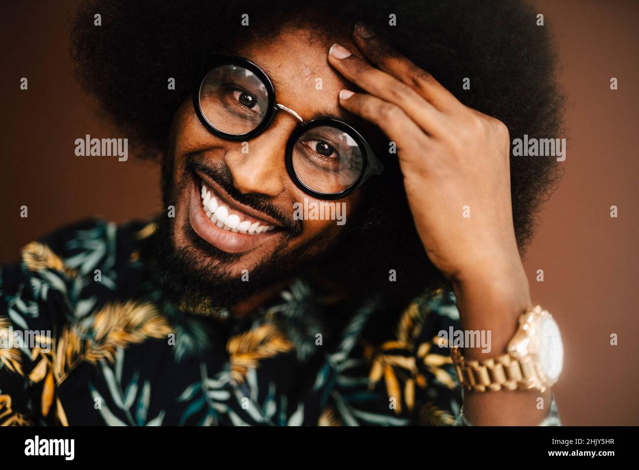 Smiling head portraits hi-res stock photography and images - Alamy