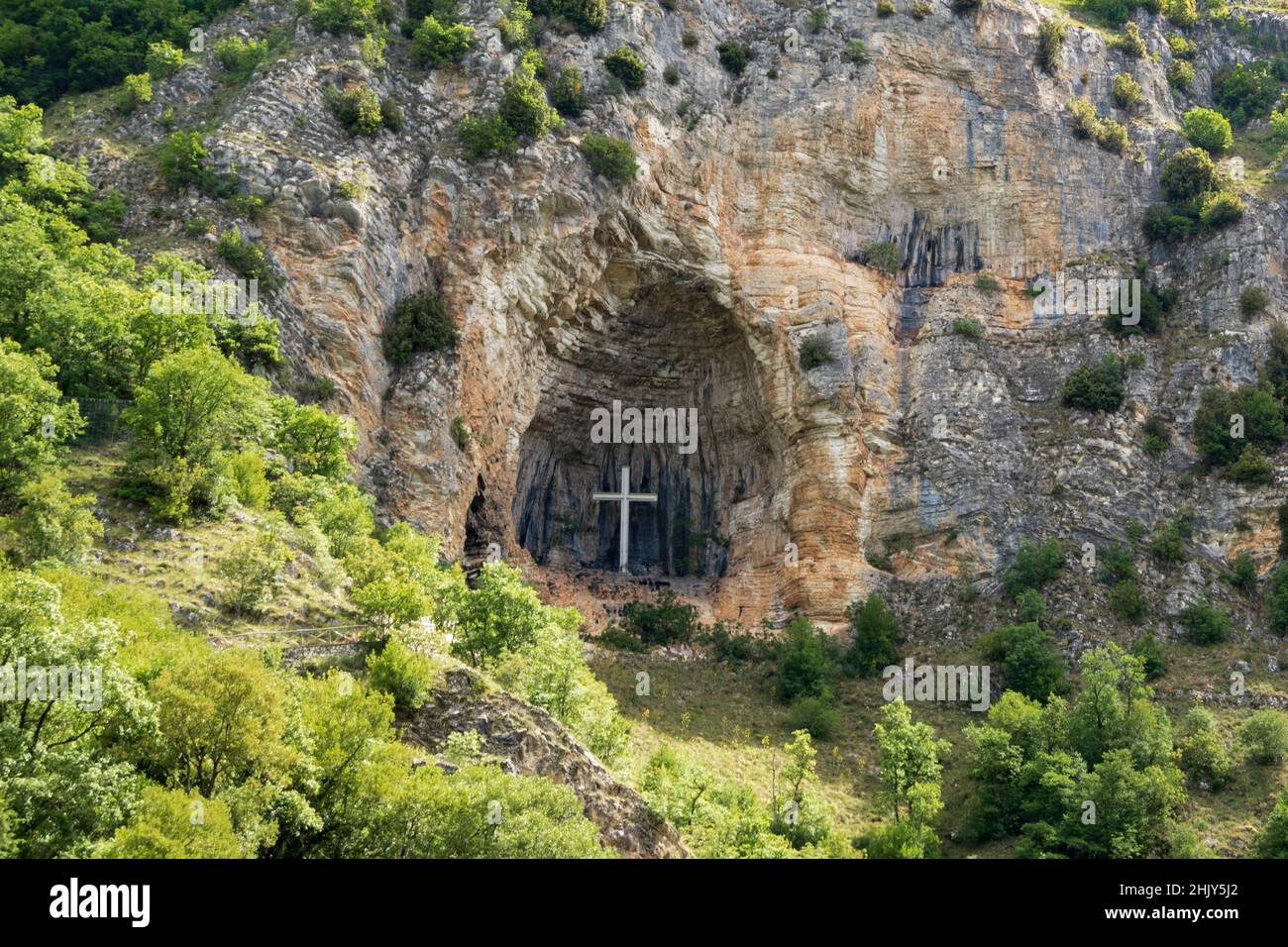 Gold cave hi-res stock photography and images - Alamy