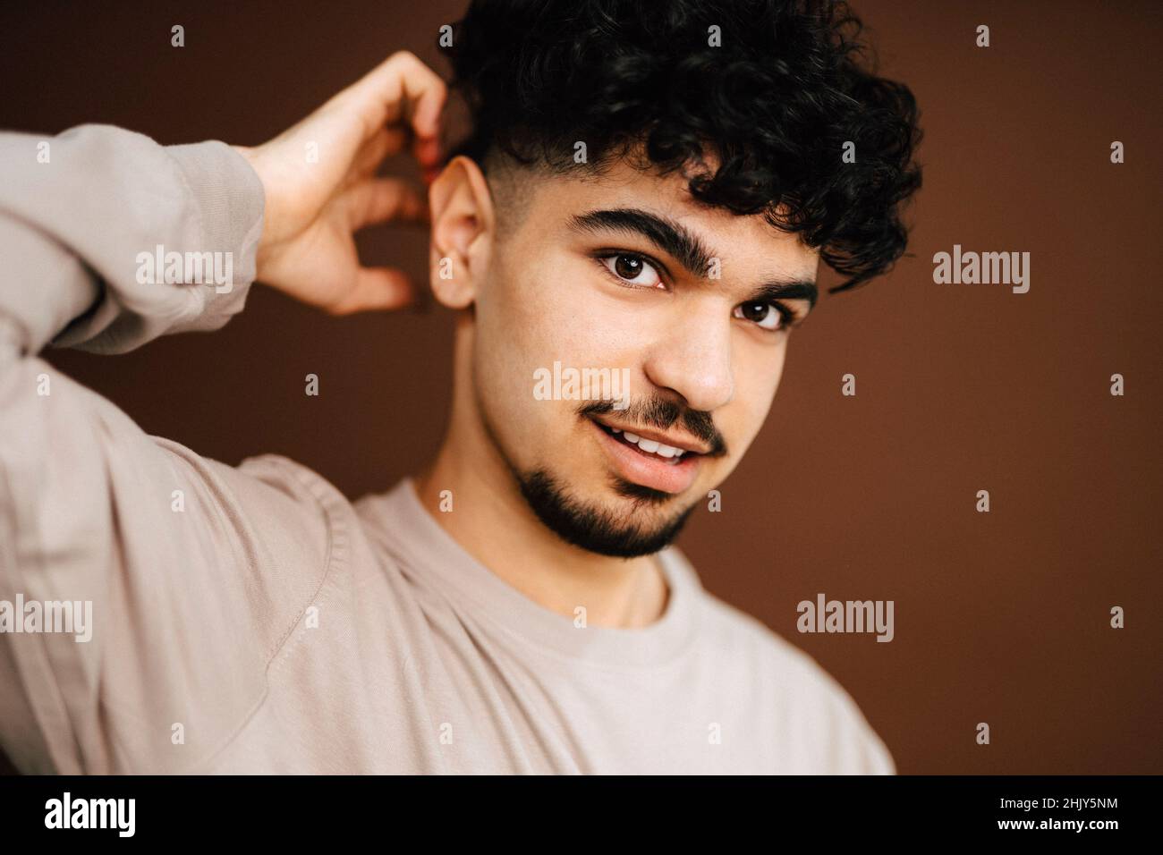 Hand behind head hi-res stock photography and images - Alamy