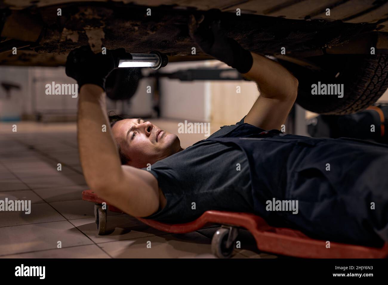 Hardworking mechanic hi-res stock photography and images - Alamy