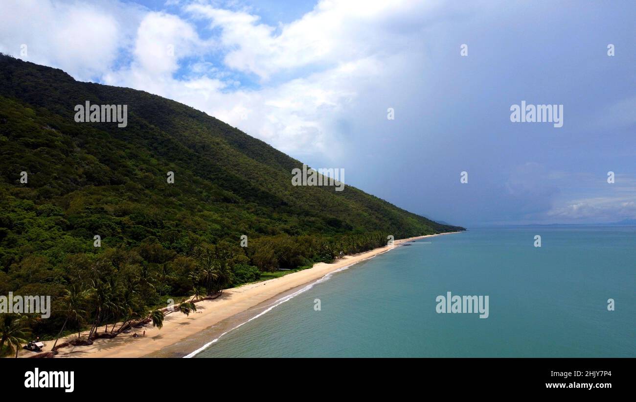 Ellis Beach with beautiful view of mountains Stock Photo - Alamy