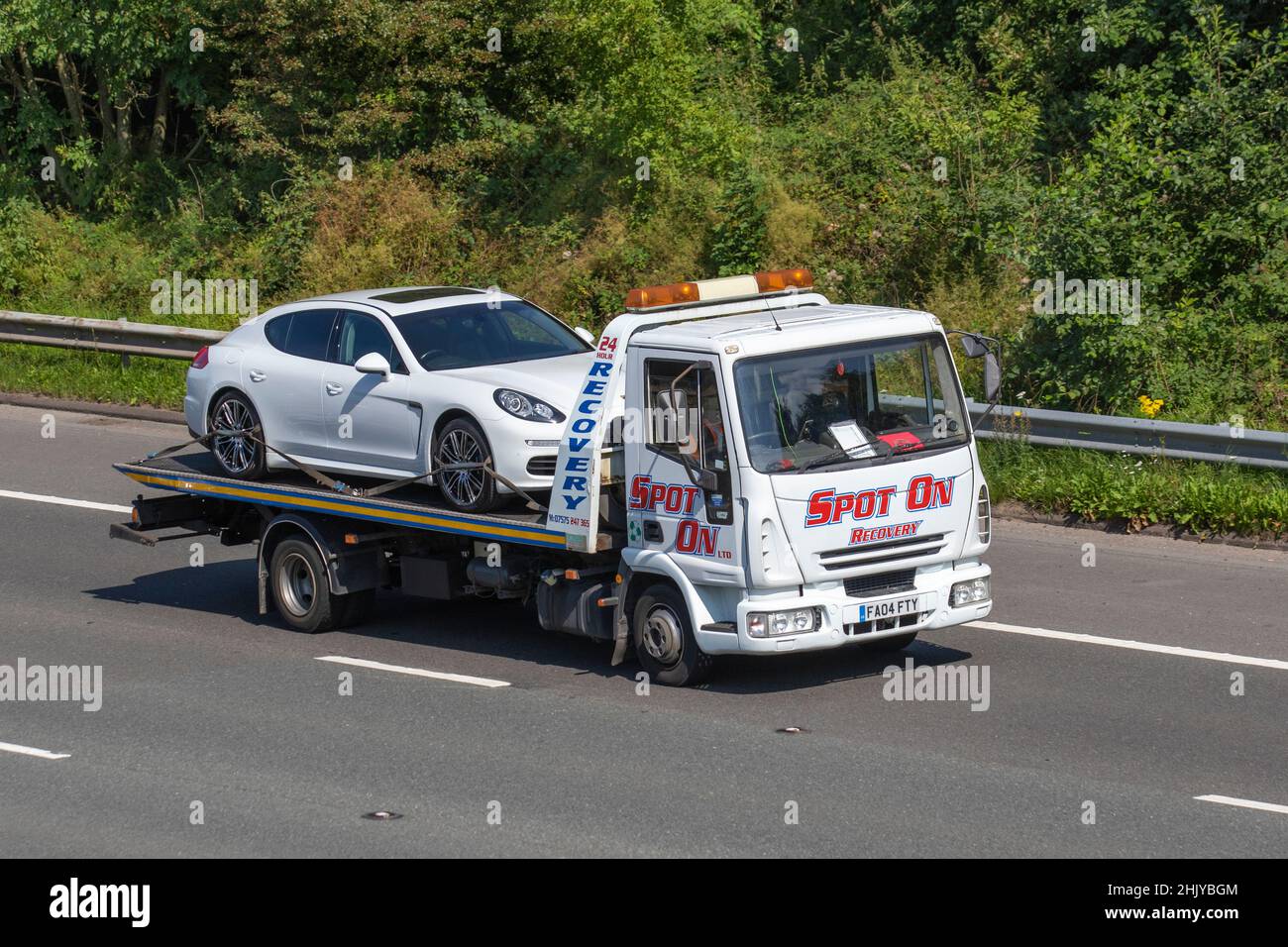 24 hour recovery vehicles hi-res stock photography and images - Alamy