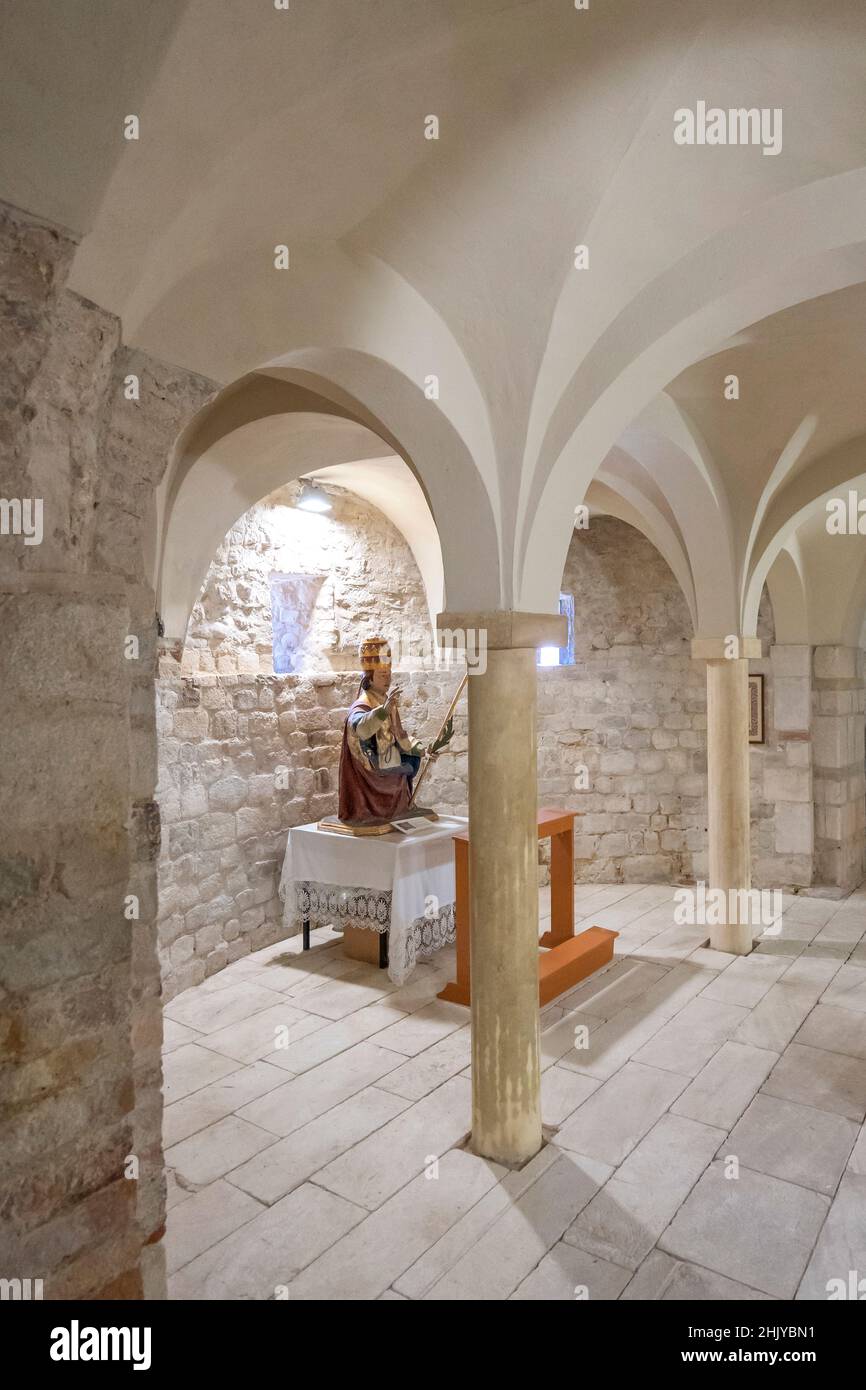 Abbey of San Clemente al Vomano, Interior, Crypt, Guardia Vomano ...