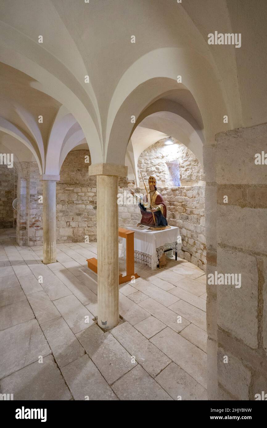 Abbey of San Clemente al Vomano, Interior, Crypt, Guardia Vomano ...