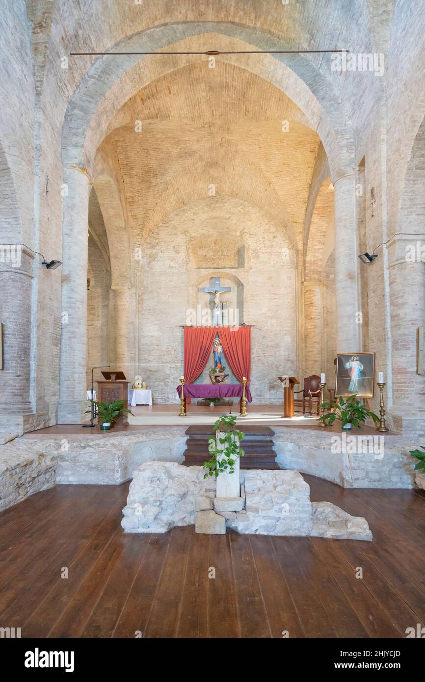 Notaresco hi-res stock photography and images - Alamy