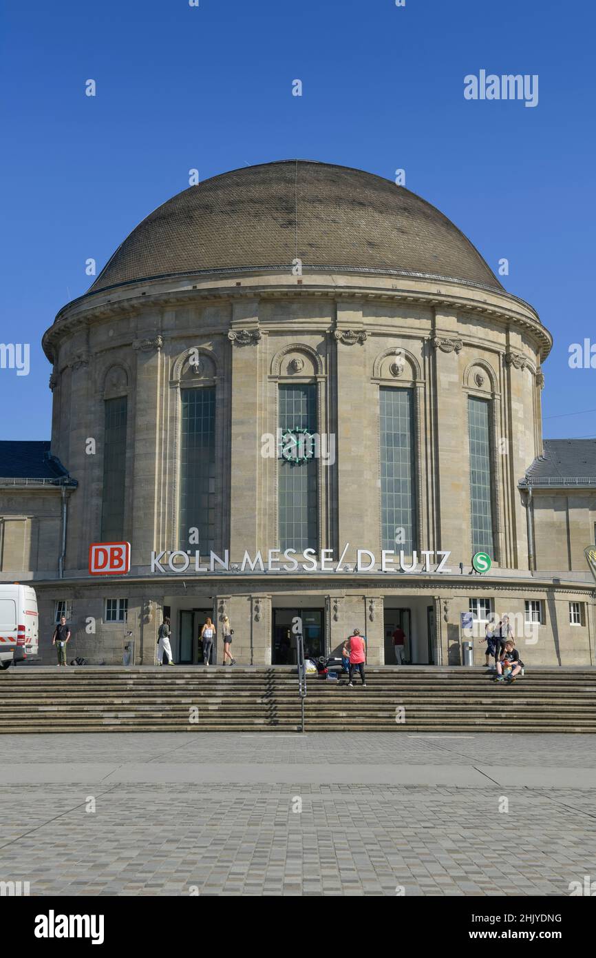 Koln deutz bahnhof hi-res stock photography and images - Alamy