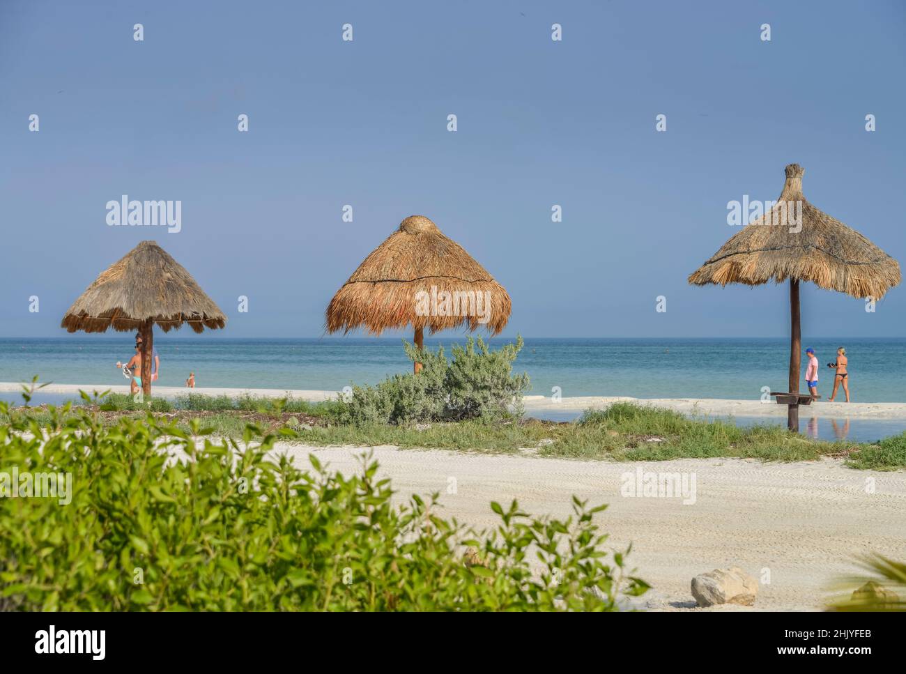 Strand, Sonnenschirme, Isla Holbox, Quintana Roo, Mexiko Stock Photo ...