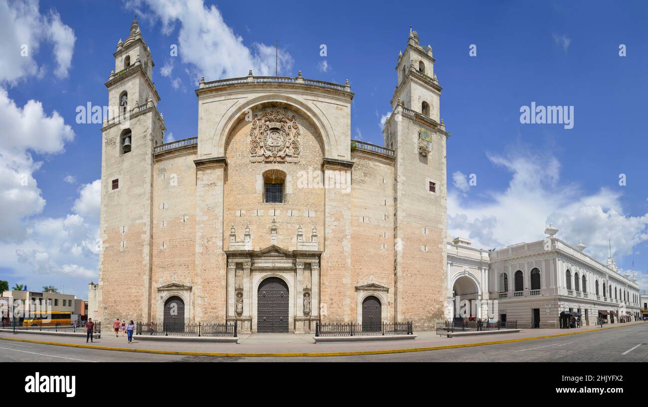 Cathedral de San Ildefonso, Plaza de la Independencia, Merida, Yucatan ...
