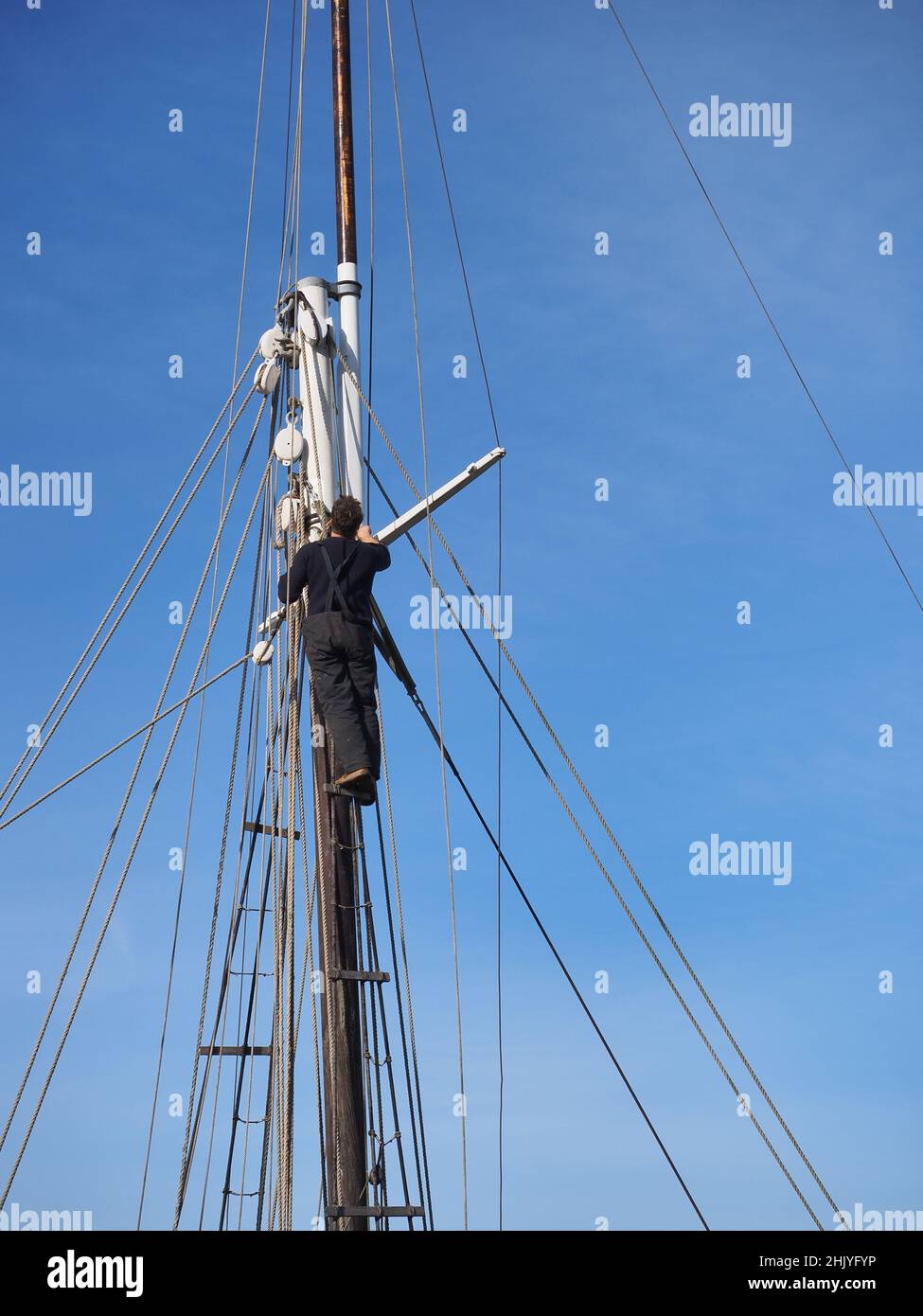 Lower Halstow, Kent, UK. 1st Feb, 2022. UK Weather: a sunny day in ...