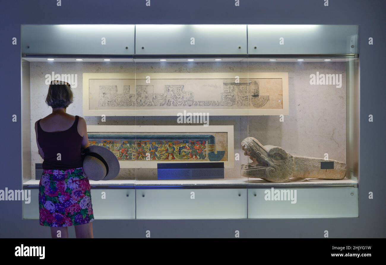 Mayamuseum "Gran Museo del Mundo Maya", Merida, Yucatan, Mexiko Stock ...