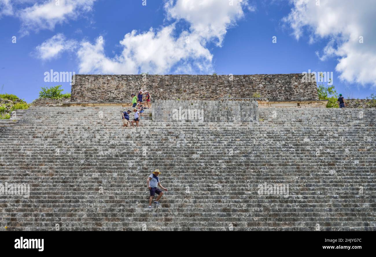 Piramide mayor hi-res stock photography and images - Alamy