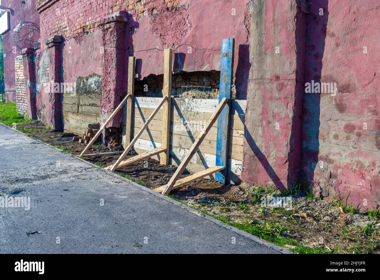 Retaining wall to protect work hi-res stock photography and images - Alamy