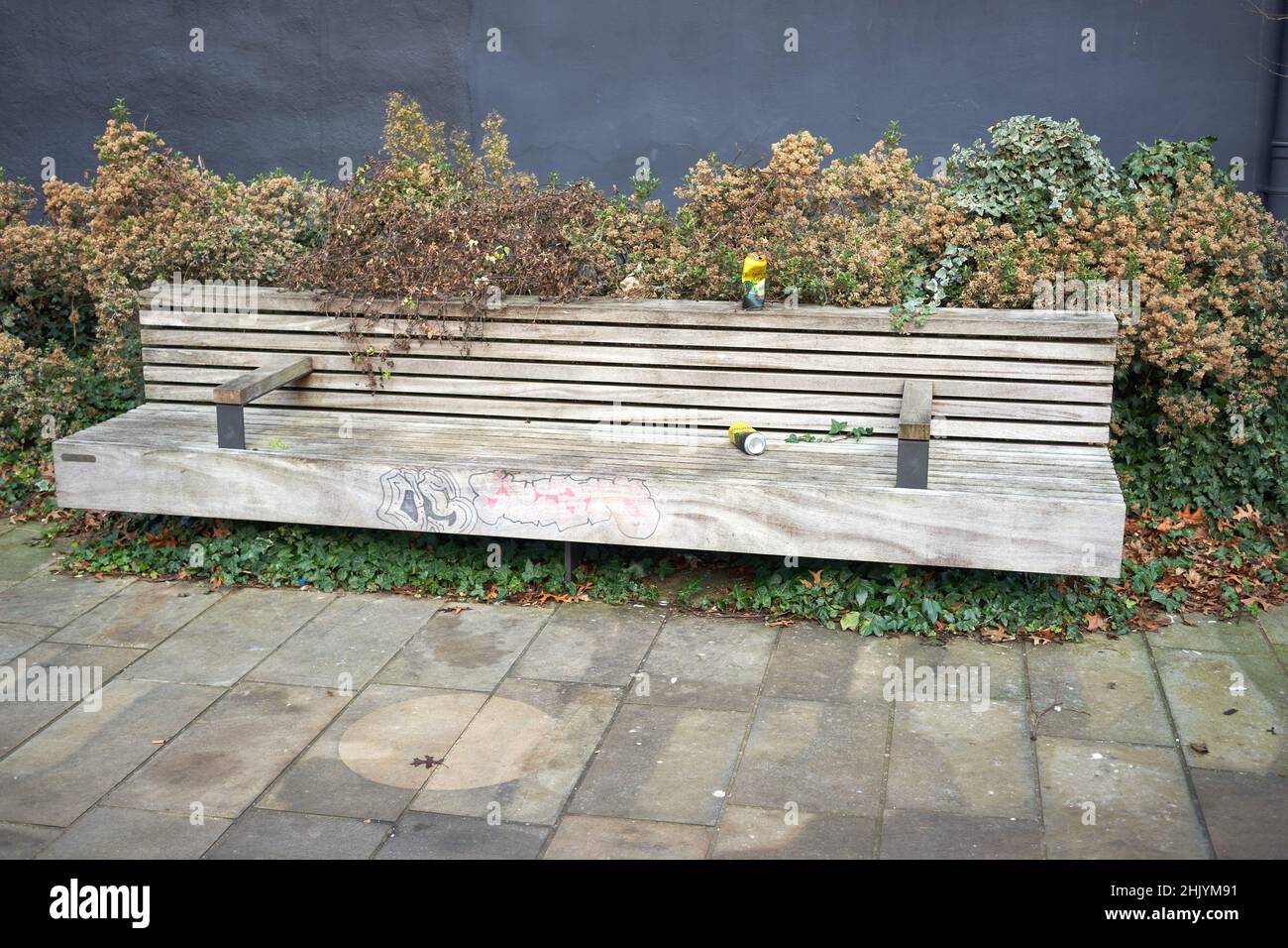 Modern wooden urban bench Stock Photo - Alamy