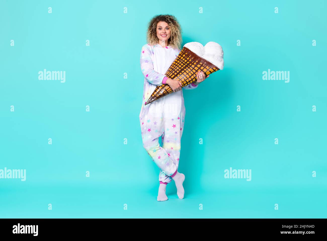 Full length body size view of attractive cheery wavy-haired girl ...