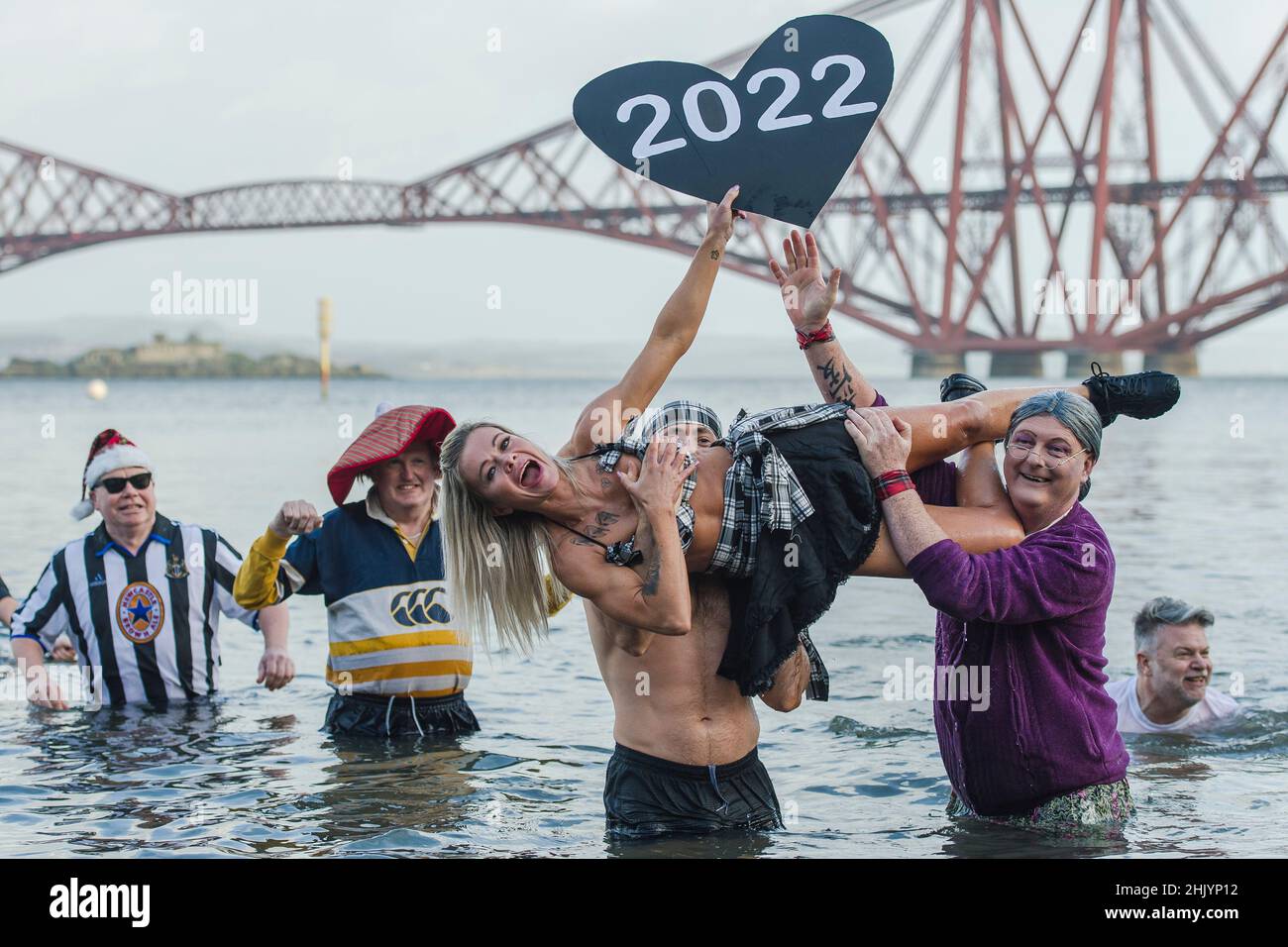 Loony Dookers take part go into the sea to bring in 2022 at South ...