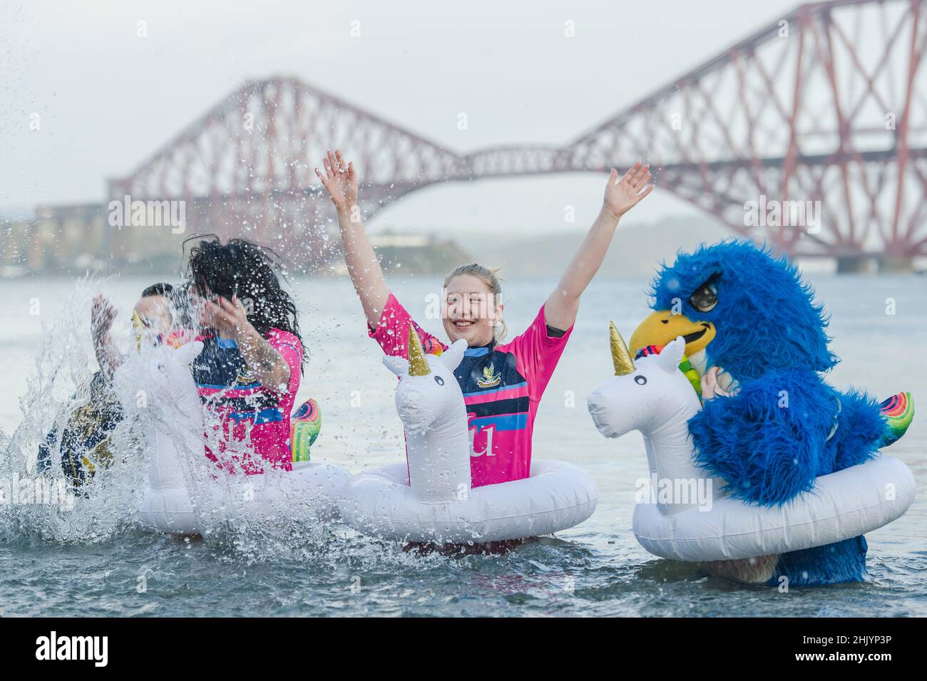 Loony Dookers take part go into the sea to bring in 2022 at South ...