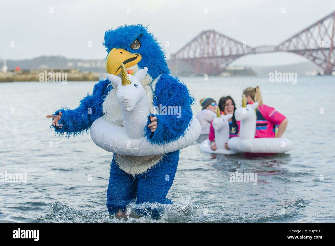 Loony Dookers take part go into the sea to bring in 2022 at South ...