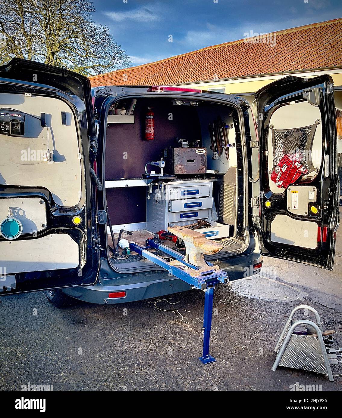 Farriers anvil hi-res stock photography and images - Alamy