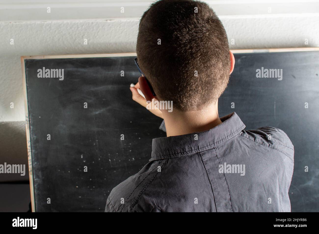 School children classroom from behind hi-res stock photography and ...