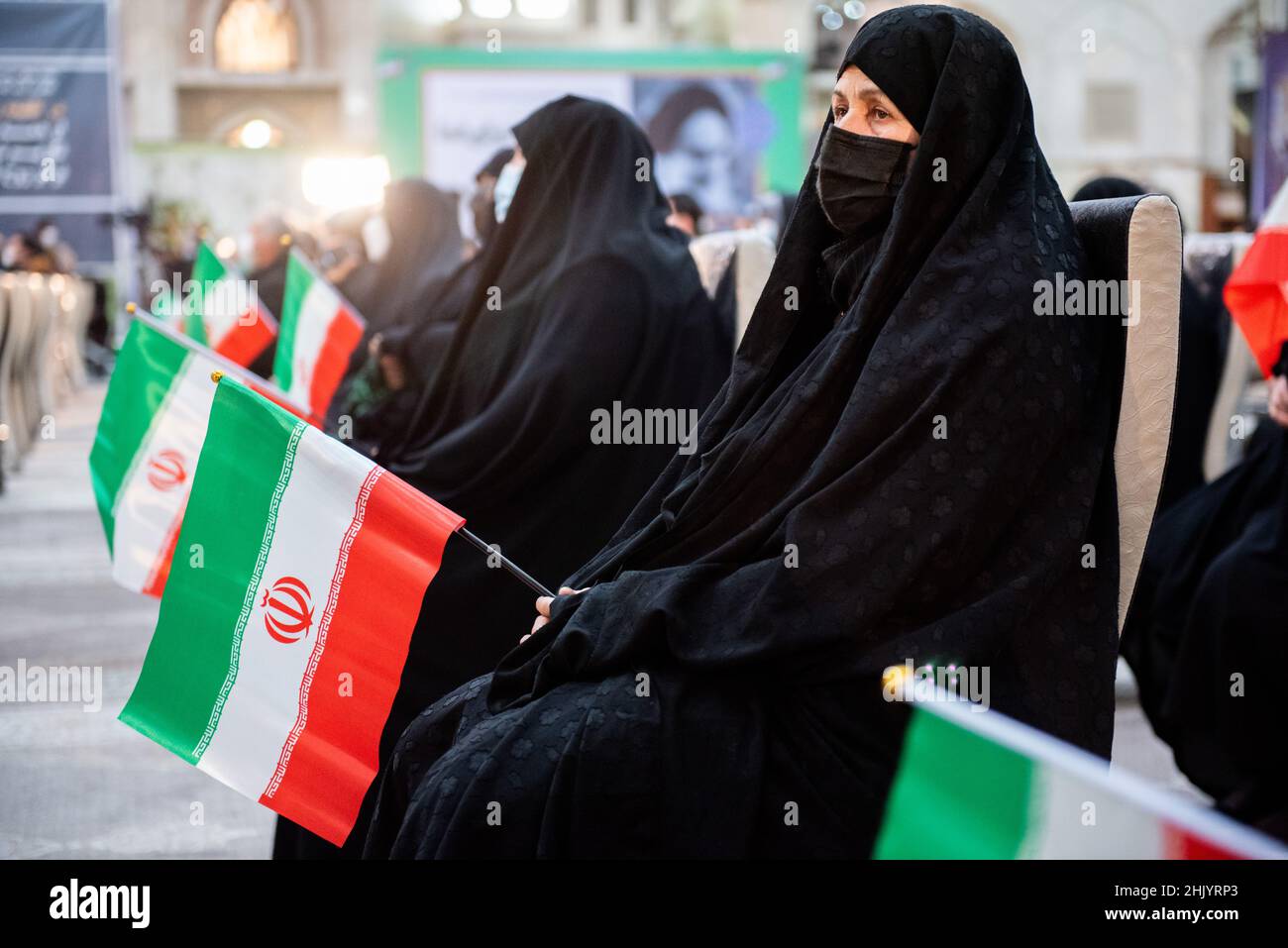 Tehran, Iran. 01st Feb, 2022. A veiled woman wearing a protective face ...