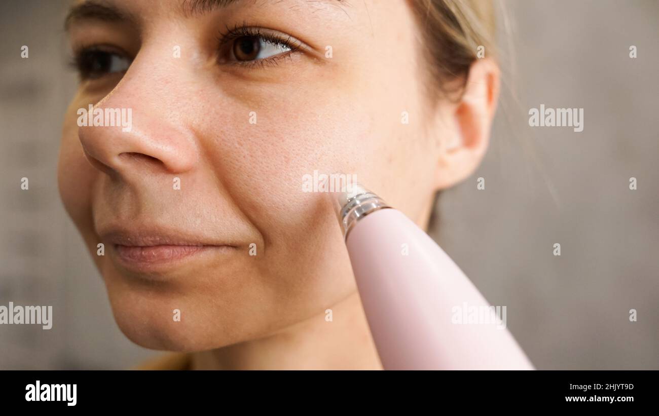 Vacuum device for removing blackheads and pimples from the face. Self ...