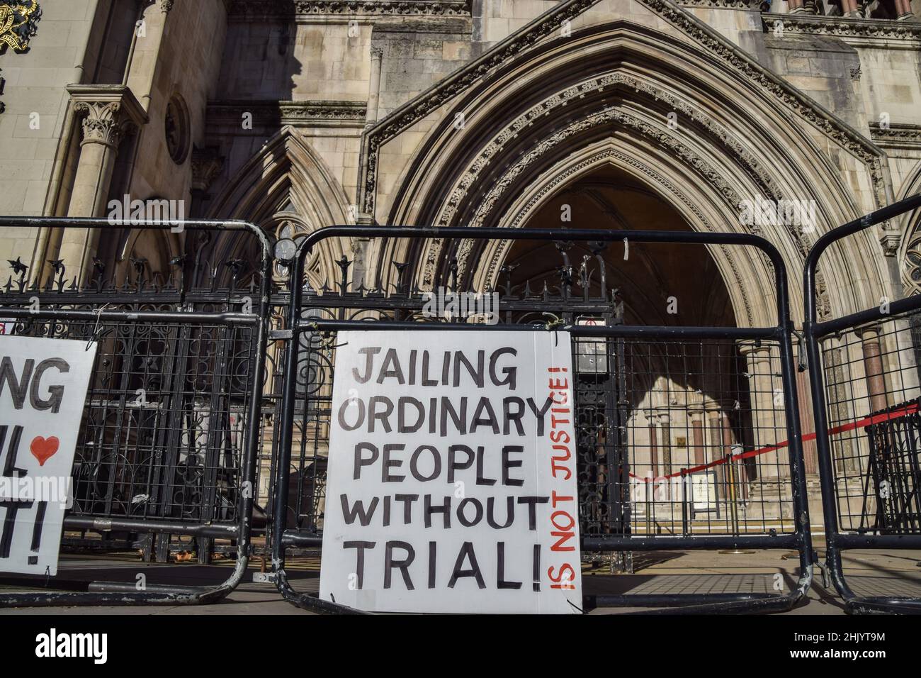 Royal courts justice logo sign hi-res stock photography and images - Alamy