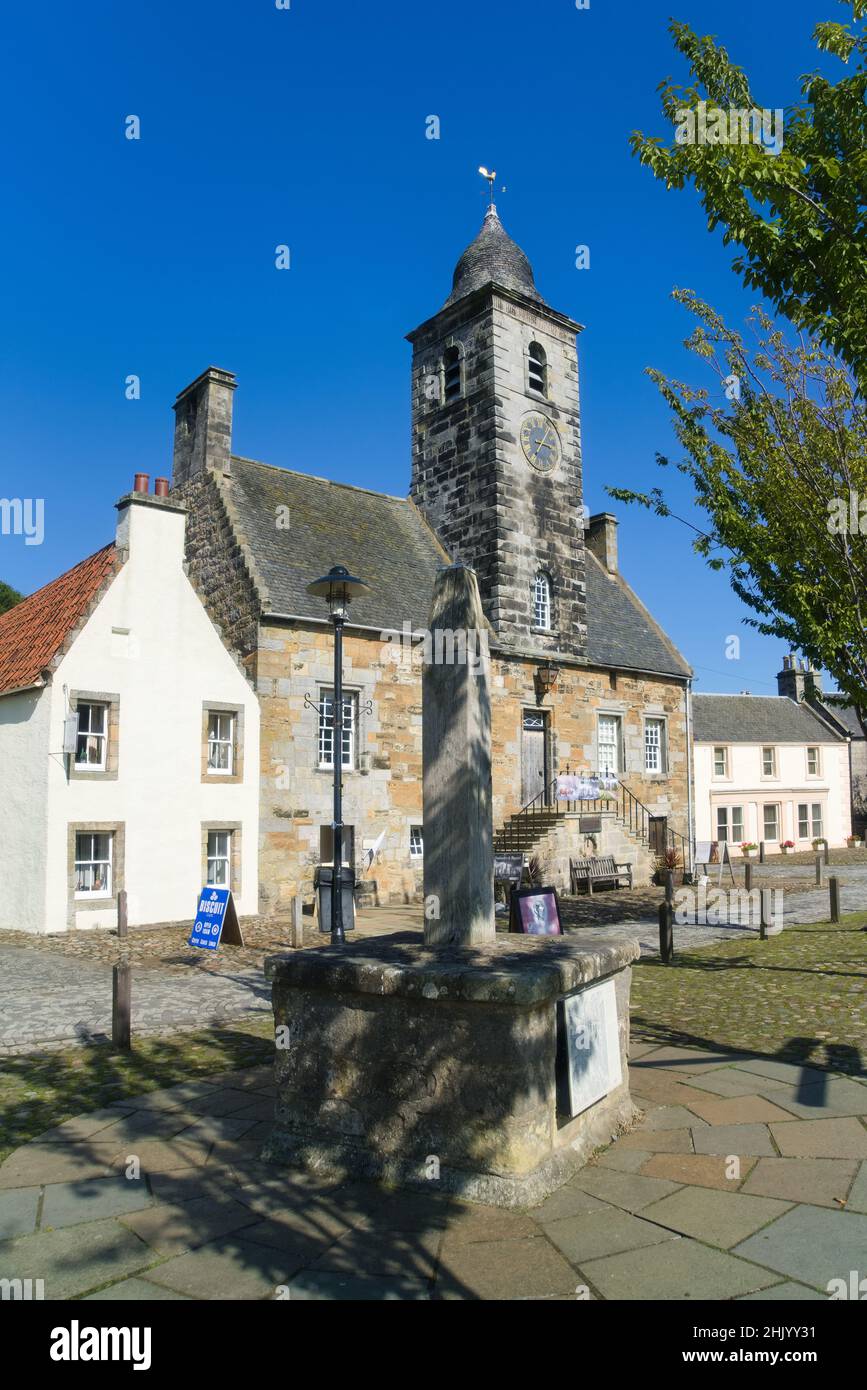 Ancient Culross village on Fife Coastal Path. Beside River Forth ...