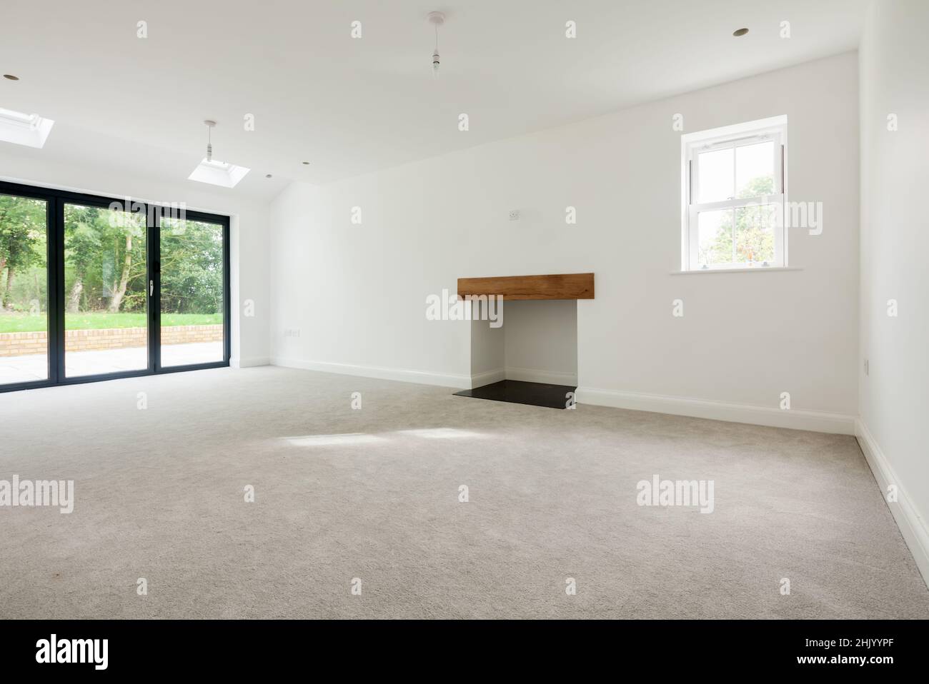 Toft, Cambridgeshire - September 18 2017: Empty white painted living ...