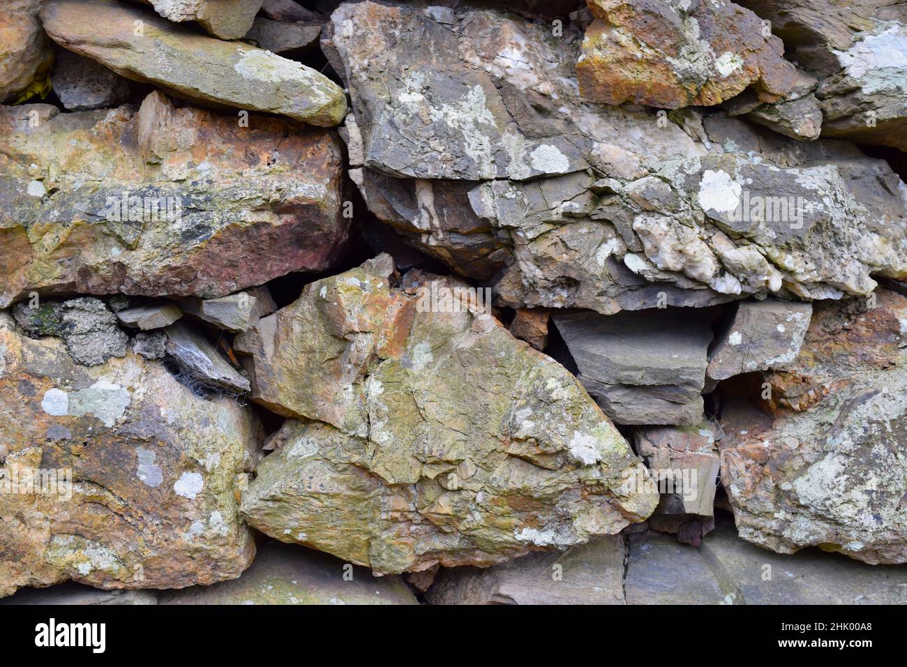 Old stone texture on welsh hedge Stock Photo - Alamy