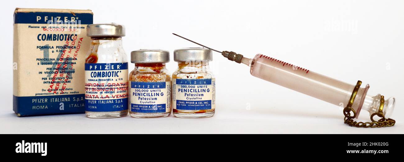 Vintage 1950s Vials of PFIZER Penicillin G and PFIZER COMBIOTIC ...