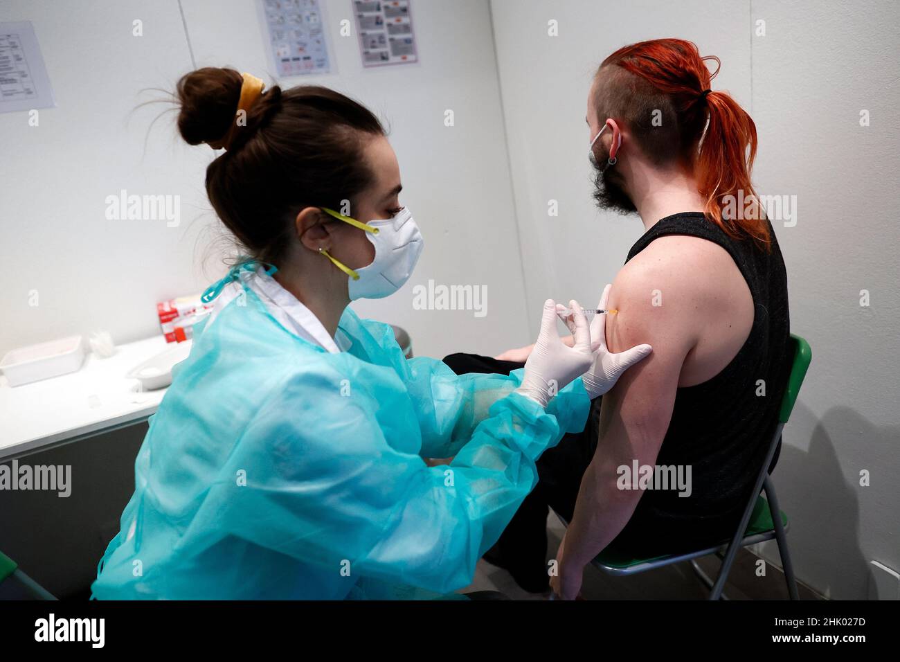 Berlin, Germany. 01st Feb, 2022. Doctor Thea-Charlotte Fritsch (l ...