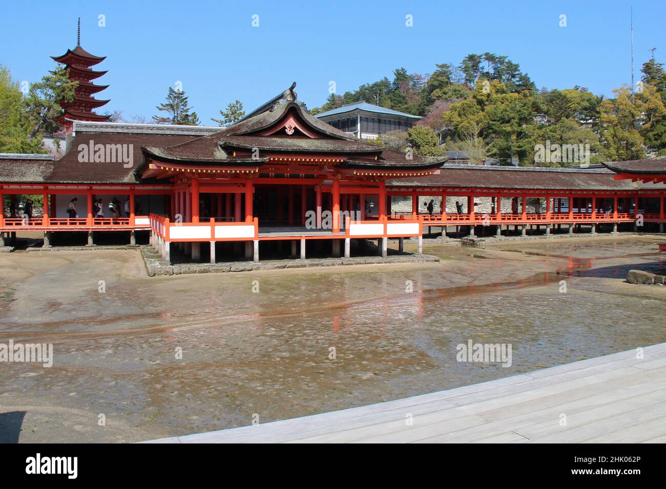 Japon shinto temple hi-res stock photography and images - Alamy