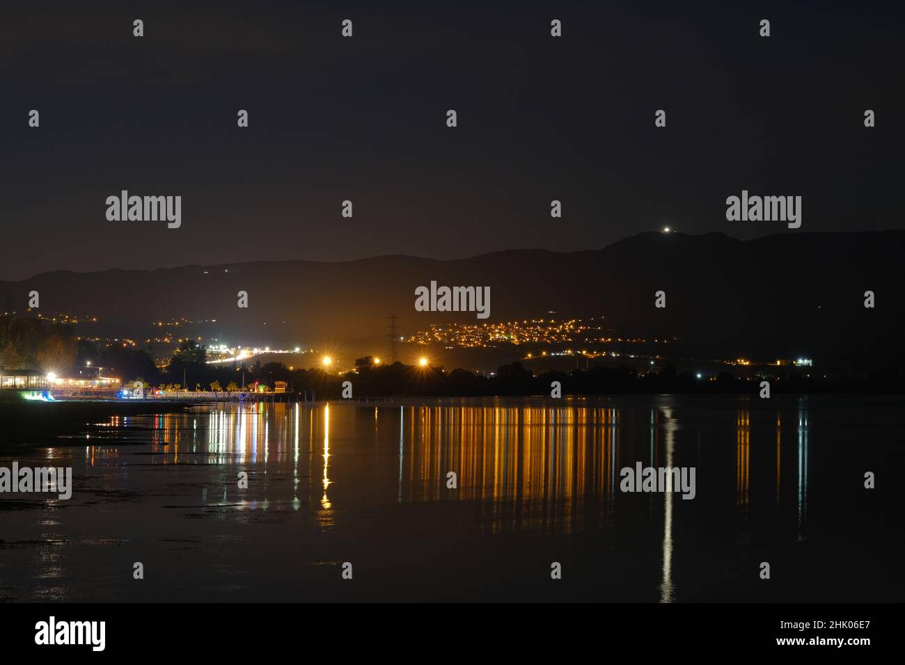 Reflection on water ground hi-res stock photography and images - Alamy