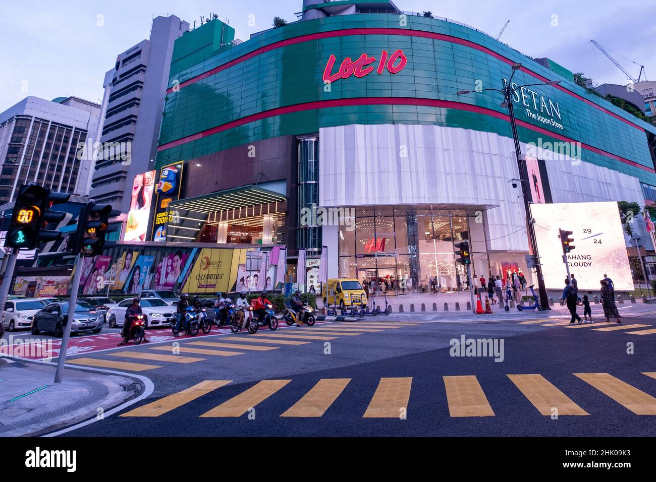 Lot 10 shopping centre hi-res stock photography and images - Alamy