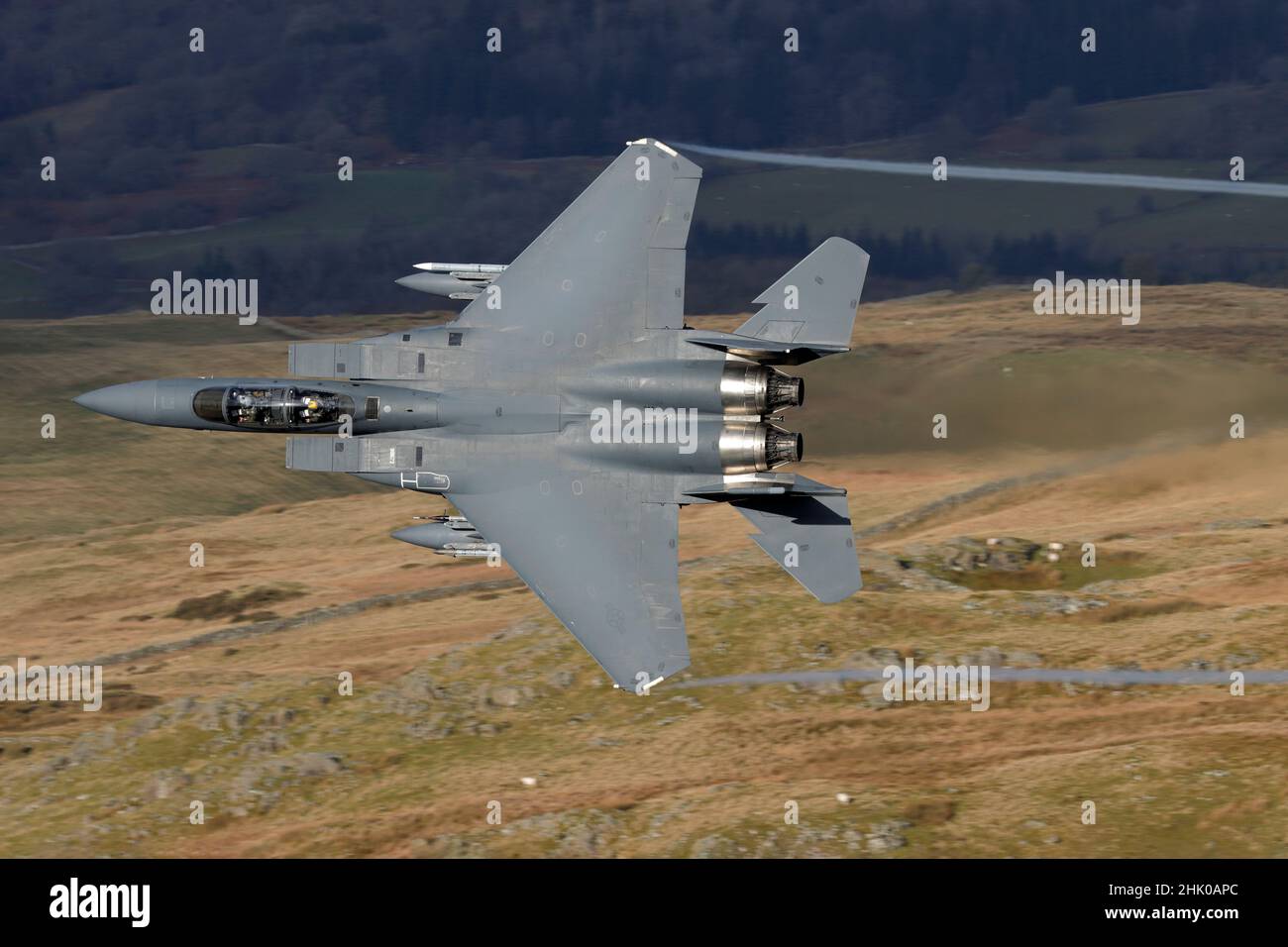 Fast low level flight hi-res stock photography and images - Alamy