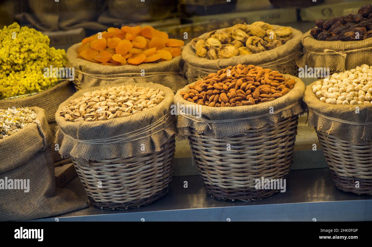 Tea leaf baskets hi-res stock photography and images - Alamy