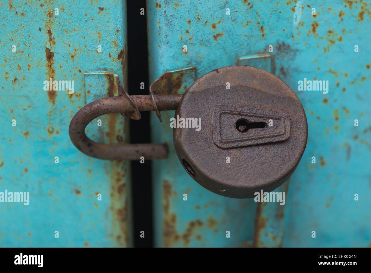Old rusty lock on metal doors Stock Photo - Alamy