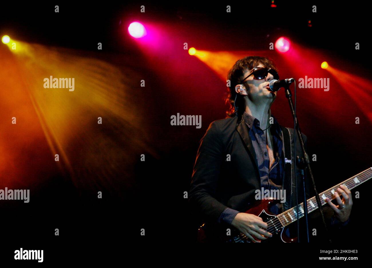 Leonardo de Lozanne ex vocalista de Fobia cantando con la banda de rock ...