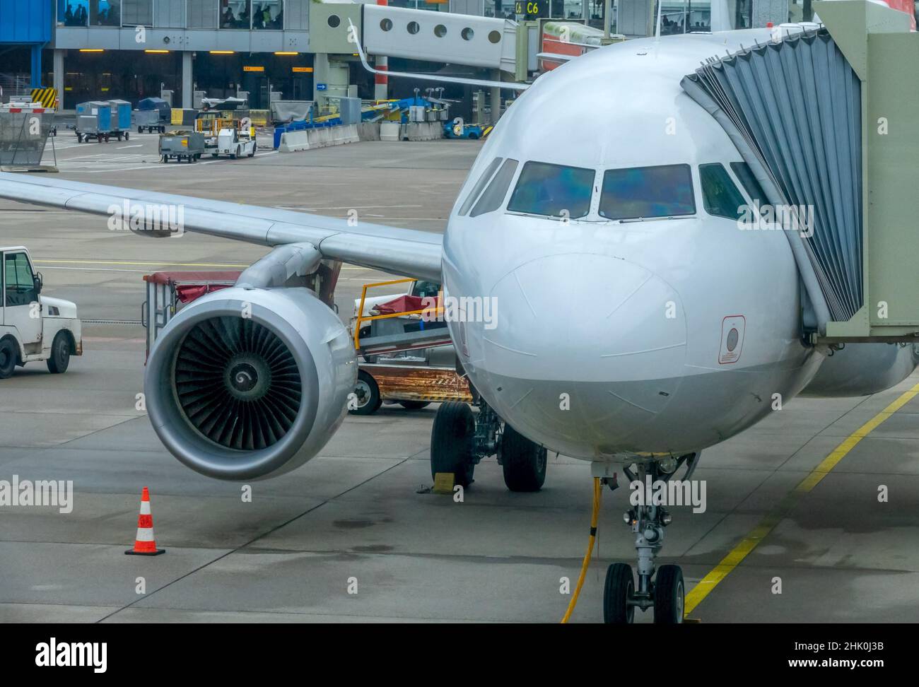 Aircraft passenger disembark hi-res stock photography and images - Alamy