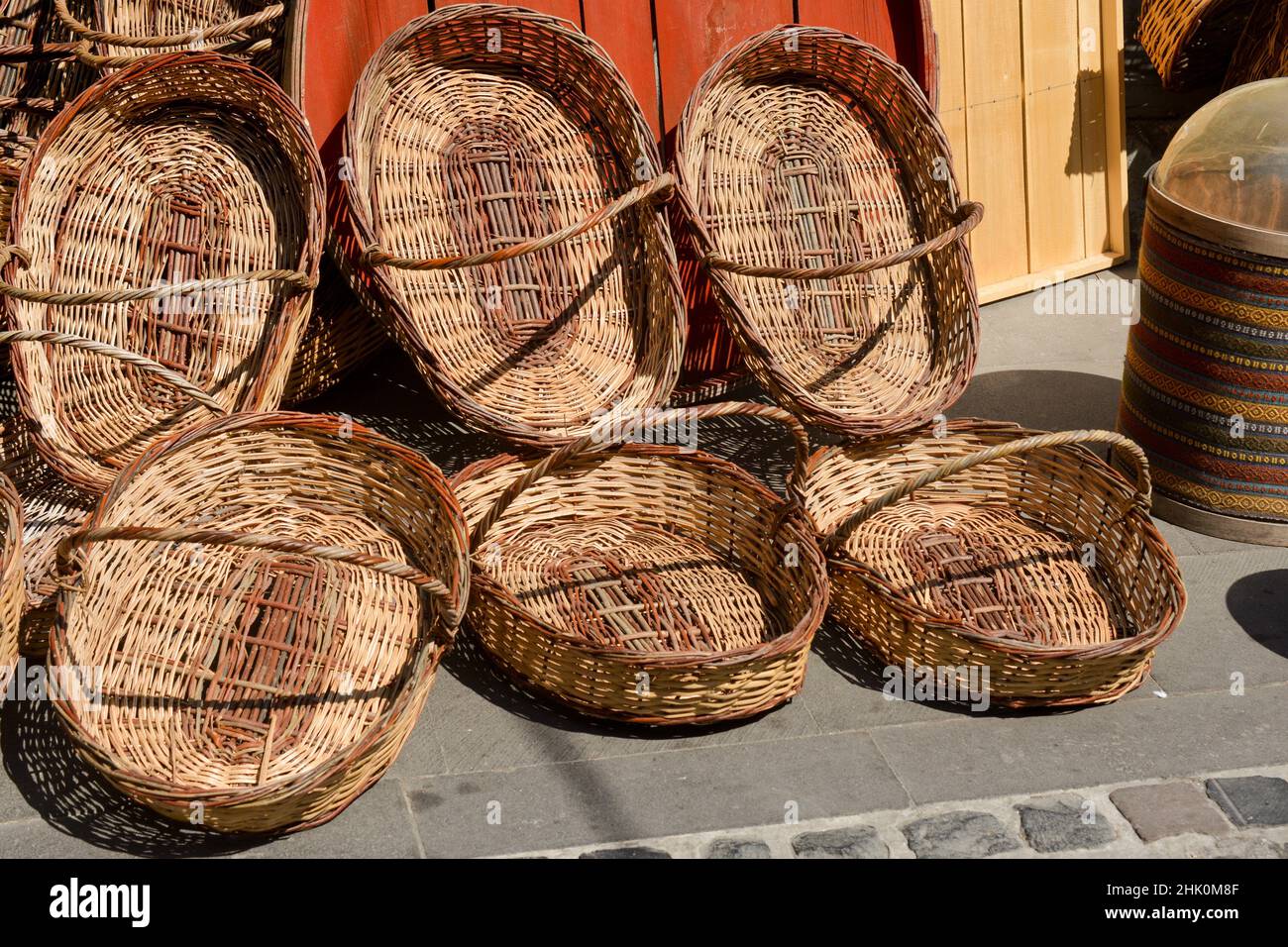Straw shopping baskets hi-res stock photography and images - Alamy