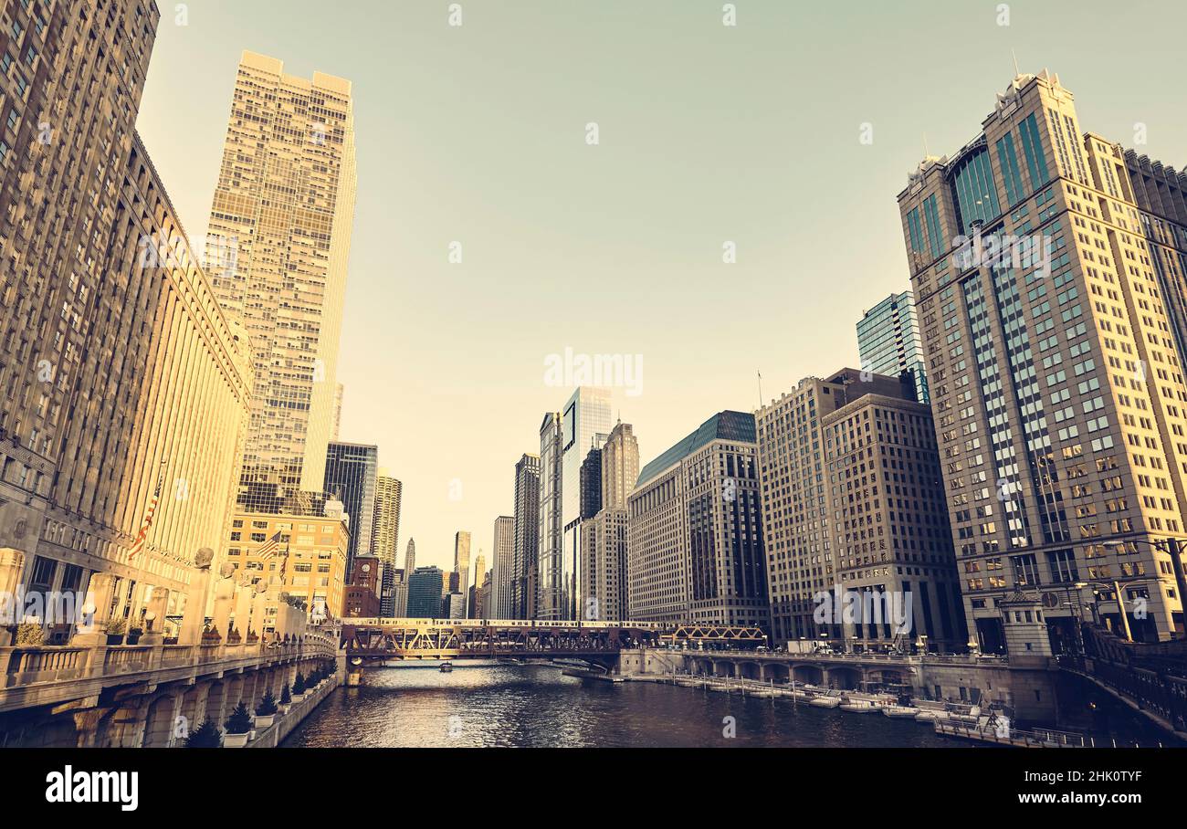 Downtown chicago retro hi-res stock photography and images - Alamy