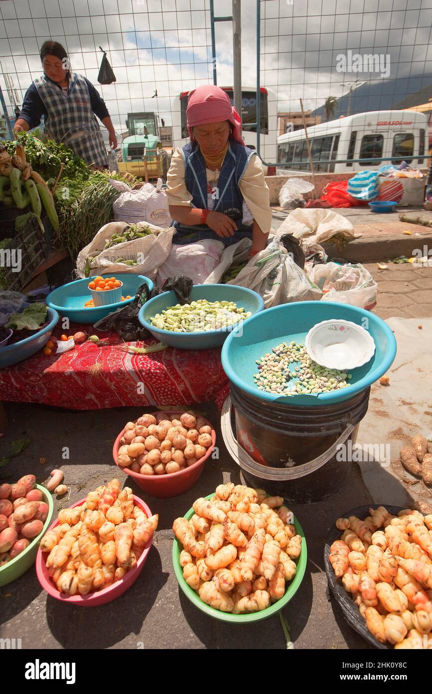 Ecuador market potato hi-res stock photography and images - Alamy