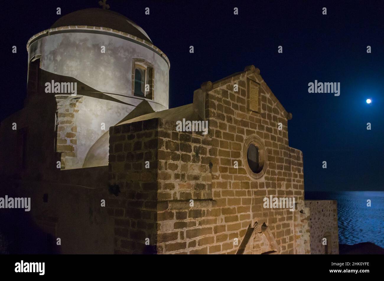Greek temple roof construction hi-res stock photography and images - Alamy
