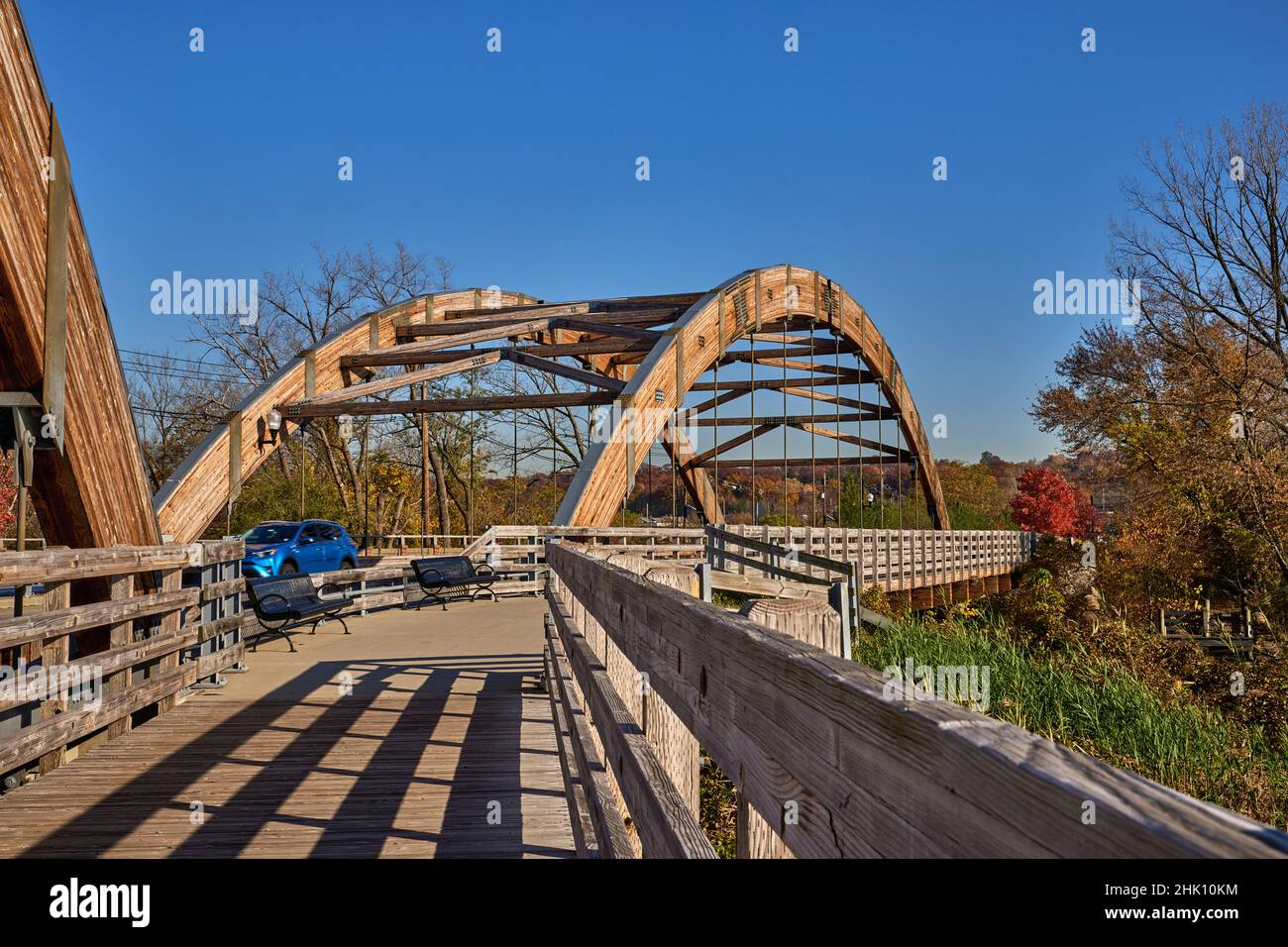 Wooden bridge on Challenger road in Overpeck Bergen County Park in ...