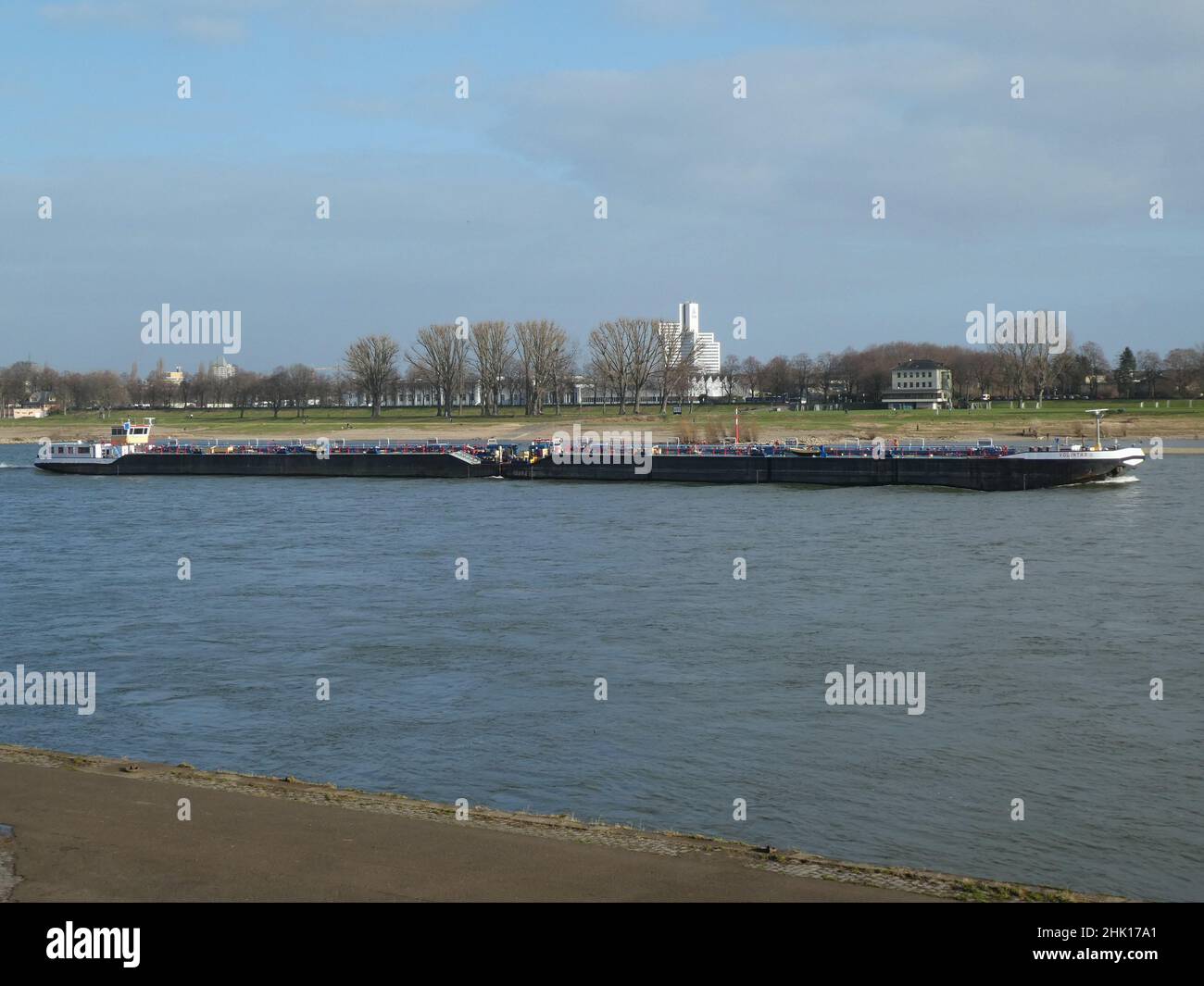 Cologne, Germany. 23rd Jan, 2022. Freight tug, tanker, tanker compound ...
